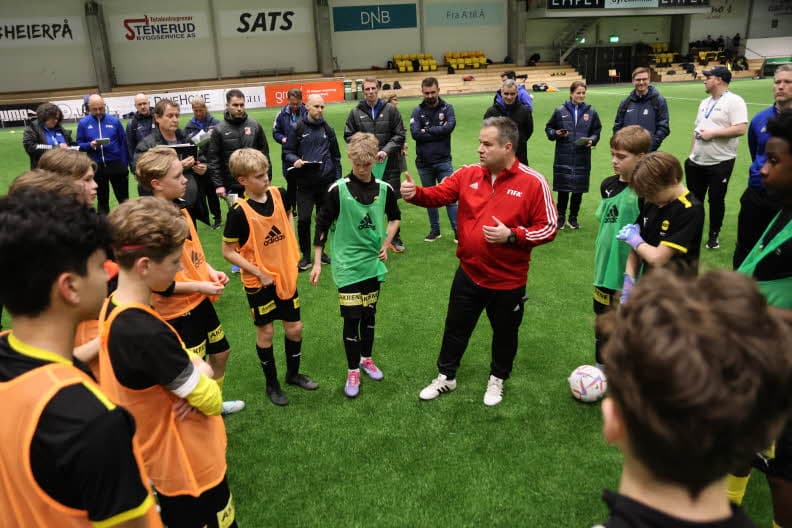 Bli fotballtrener | Kurs, lisenser og etterutdanning | tiim